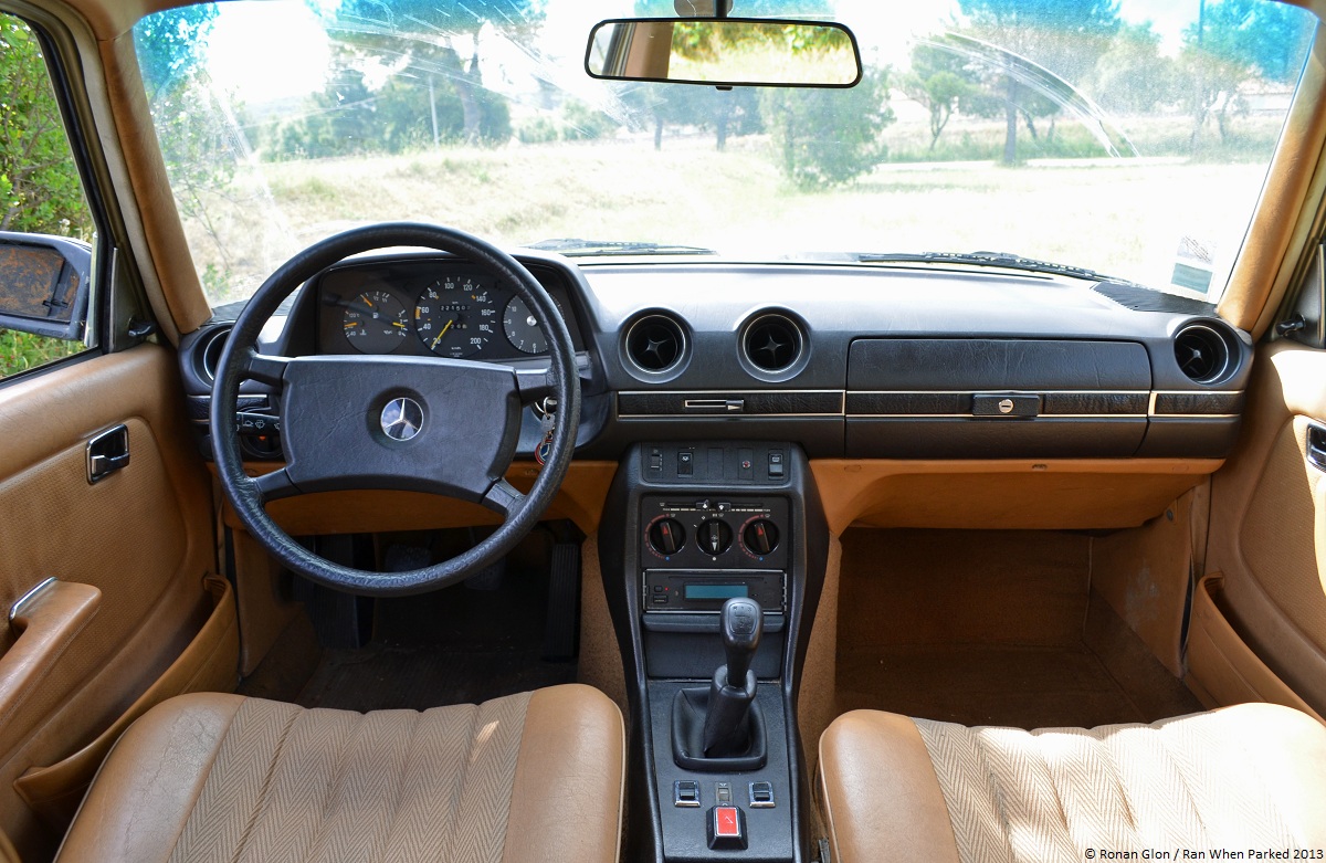 Mercedes-Benz 230 technical specifications and fuel economy